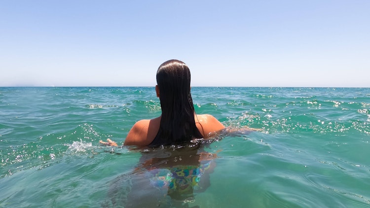 Frauen oben ohne im Schwimmbad: Wer es gut findet und wer nicht Frauen oben ohne im Schwimmbad: Wer es gut findet und wer nicht