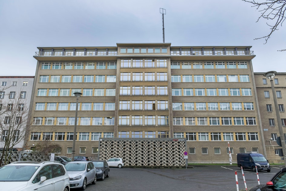 33 Jahre Leerstand: Könnten jetzt im Stasi-Hauptquartier Wohnungen ...