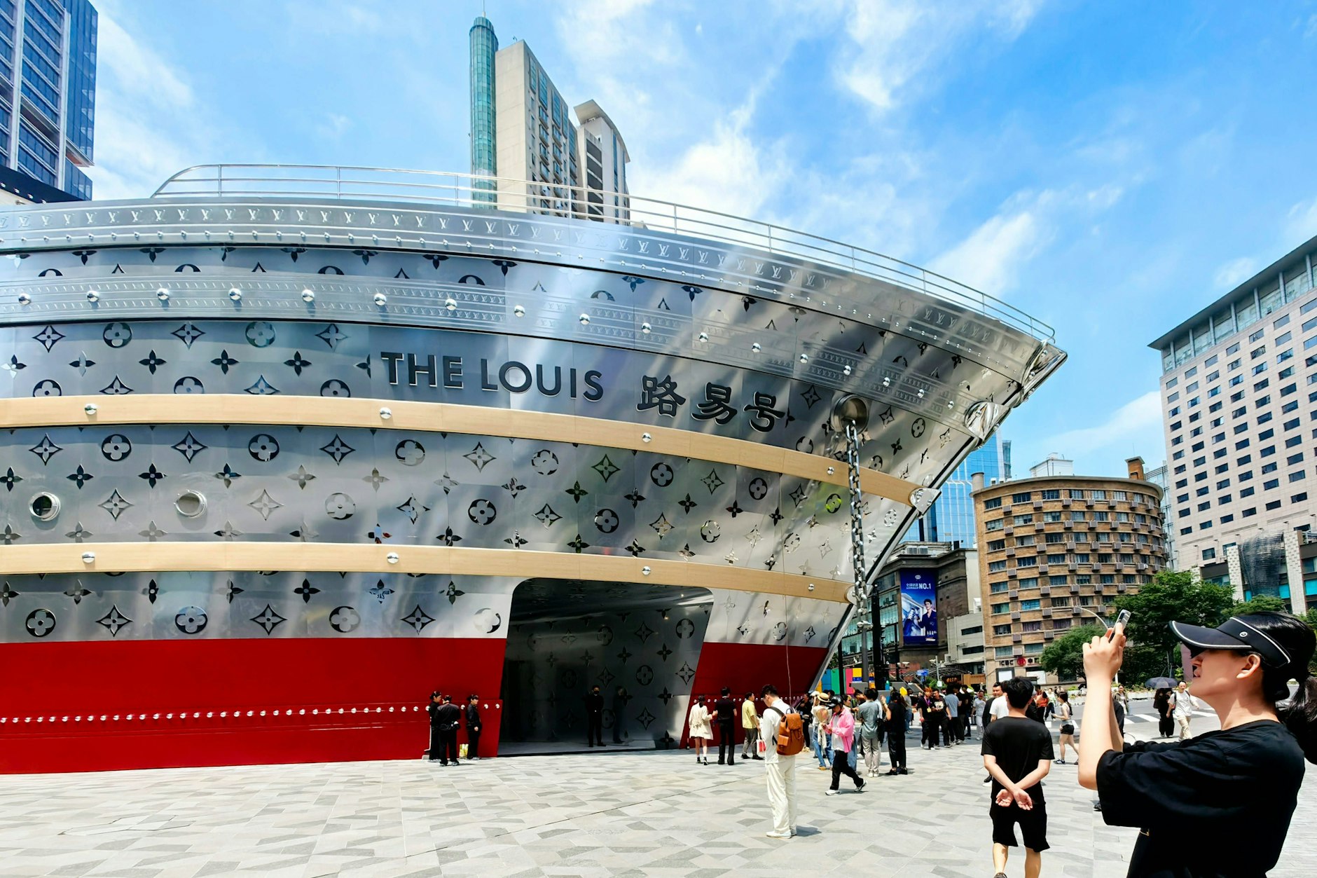 Louis Vuittons neues Luxusschiff in Shanghai – und andere Megastores weltweit