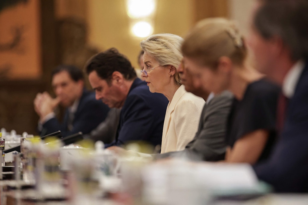 Voluptuous nude women after a while of attempting to meet