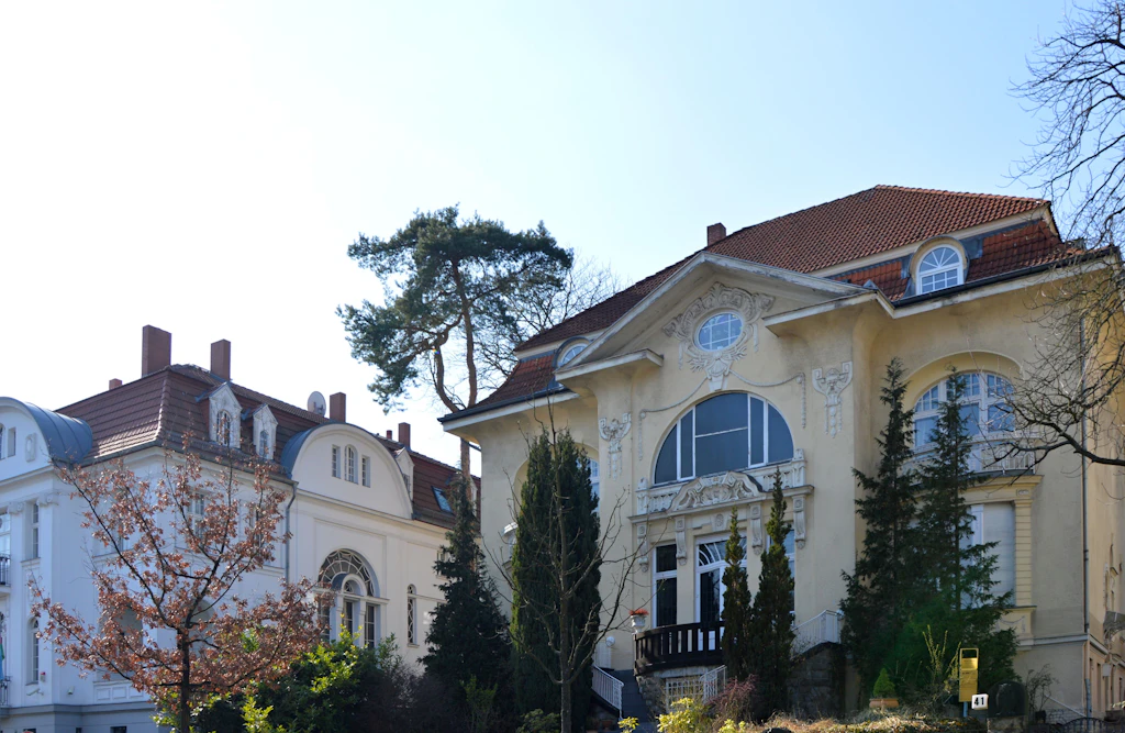 Villa mit Pool für 18 Millionen Euro: Luxusimmobilie in Berlin sorgt ...