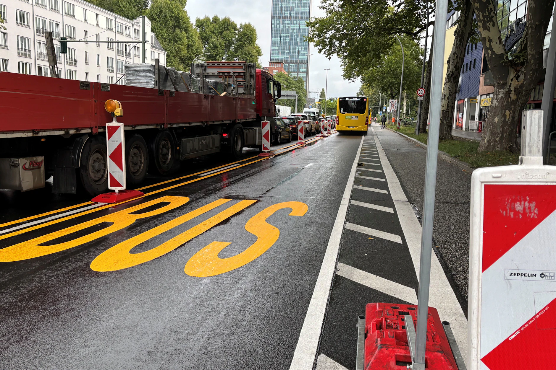 Welche Fahrzeuge Durfen Den So Gekennzeichneten Sonderfahrstreifen Benutzen